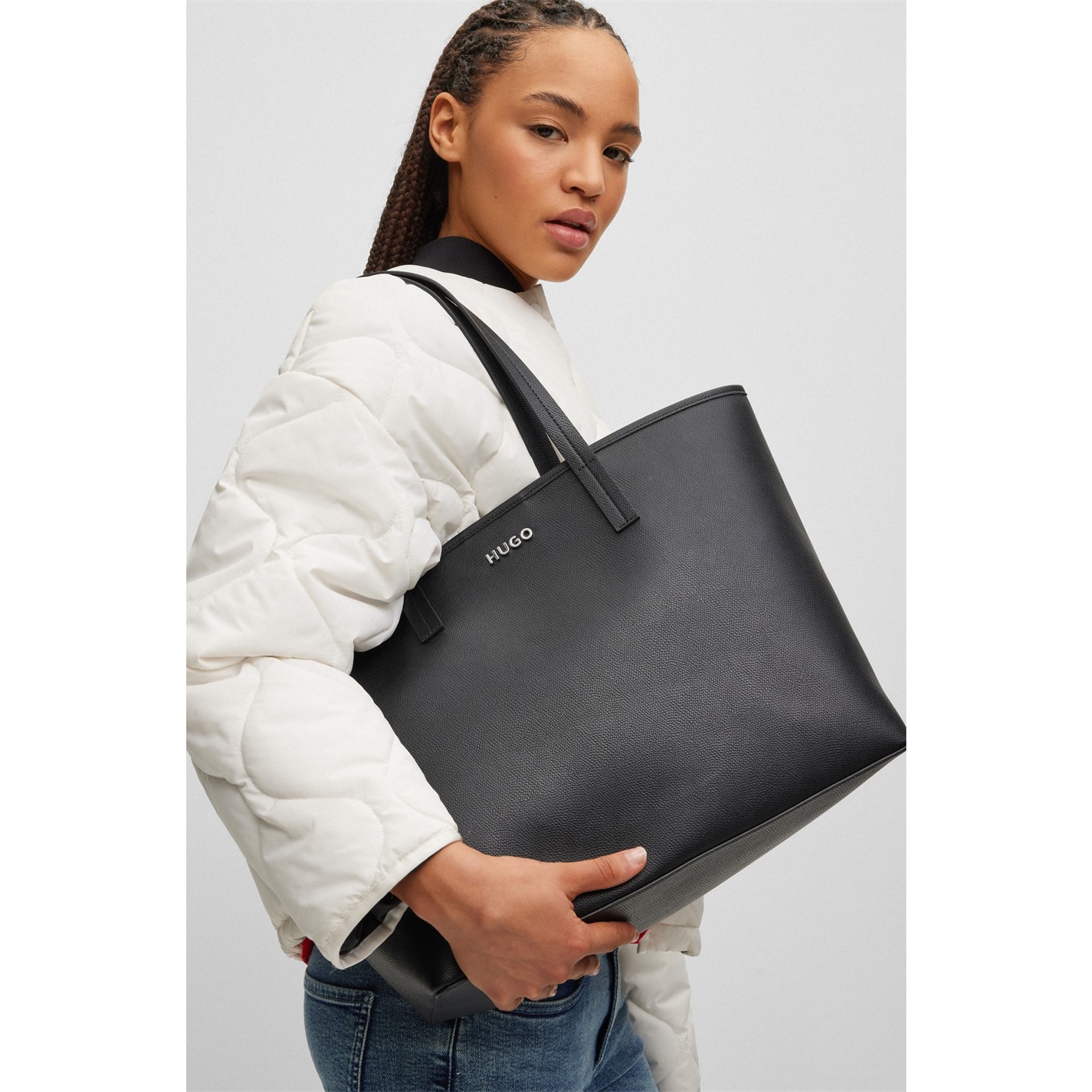 Hugo Chris Shopper R. 10246409 01 | USC